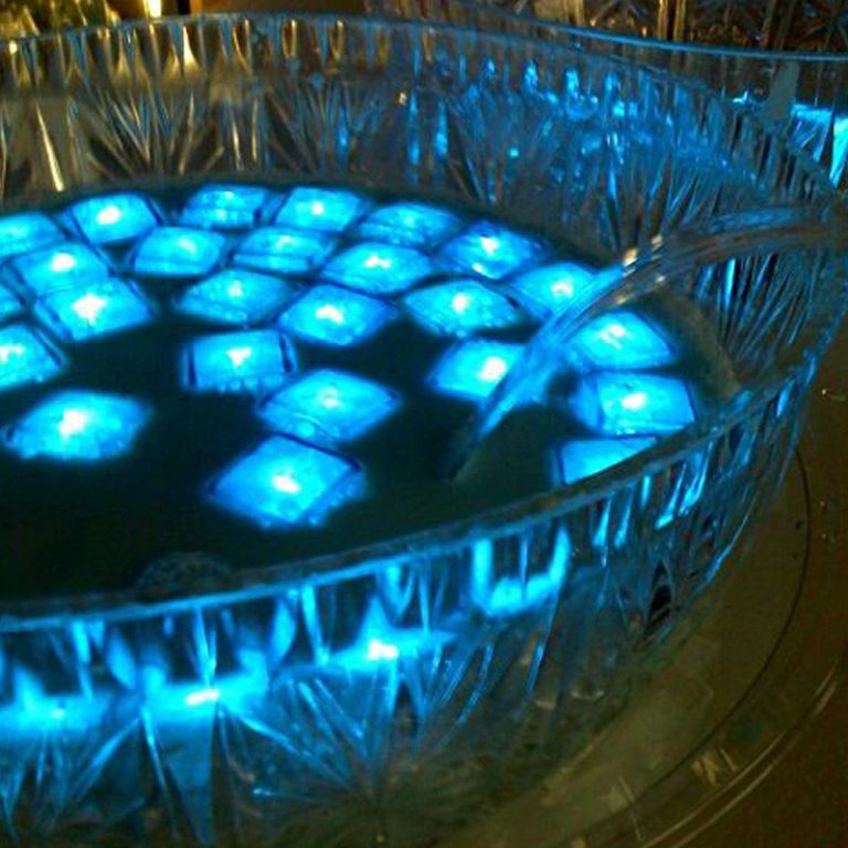 Cómo montar una fiesta luminosa con flúorescentes y LEDS – Decora Decora