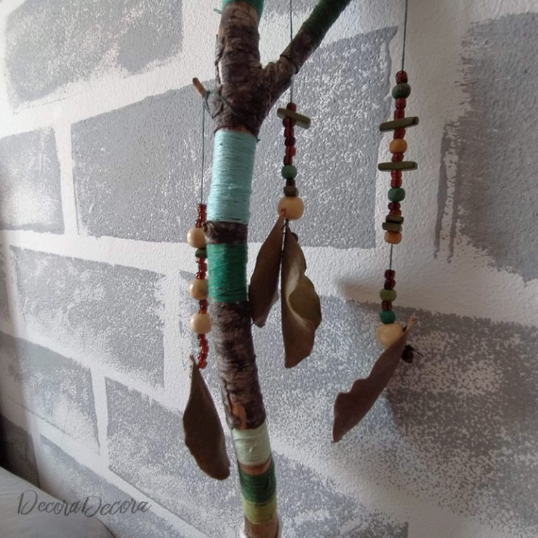 Un palo, hilo y cuentas… decora – Decora Decora