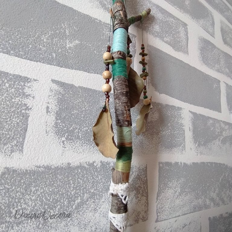 Un palo, hilo y cuentas… decora – Decora Decora